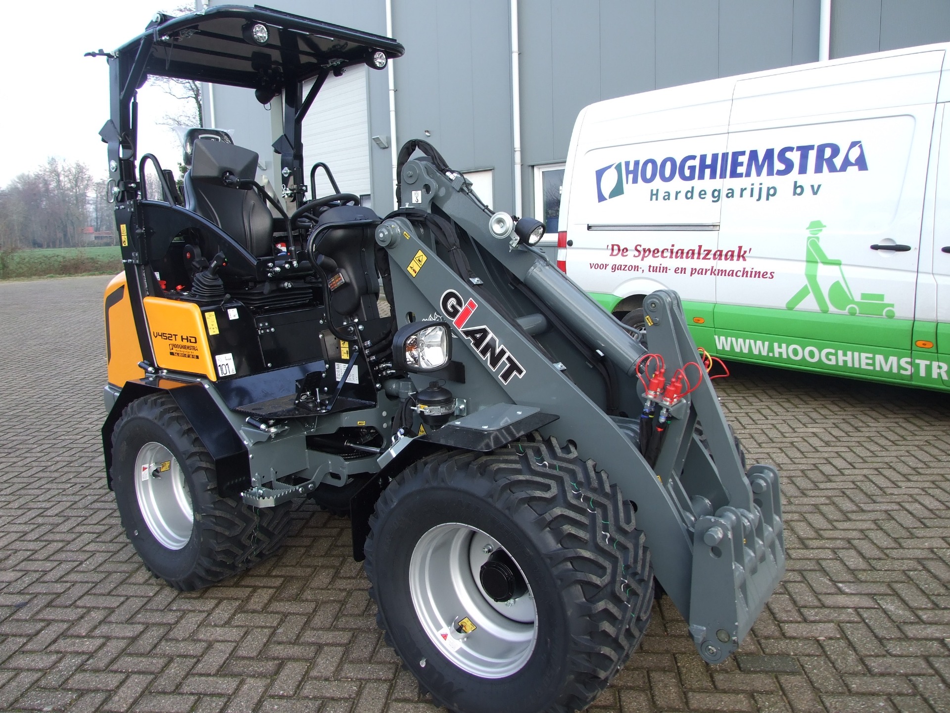 GiANT V452T HD shovel - Knikladers - Hooghiemstra Hardegarijp BV - voor zitmaaiers, kettingzagen ...