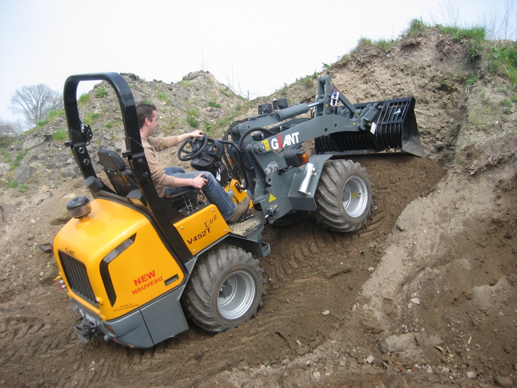 GiANT V452T X-tra shovel - Knikladers - Hooghiemstra Hardegarijp BV - voor zitmaaiers ...