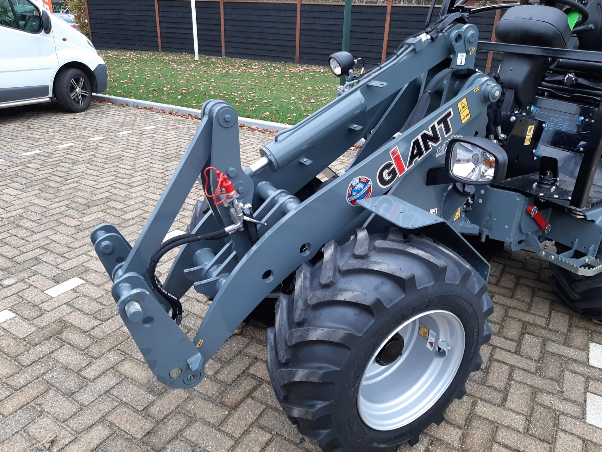 GiANT V452T X-tra HD shovel - Knikladers - Hooghiemstra Hardegarijp BV - voor zitmaaiers ...