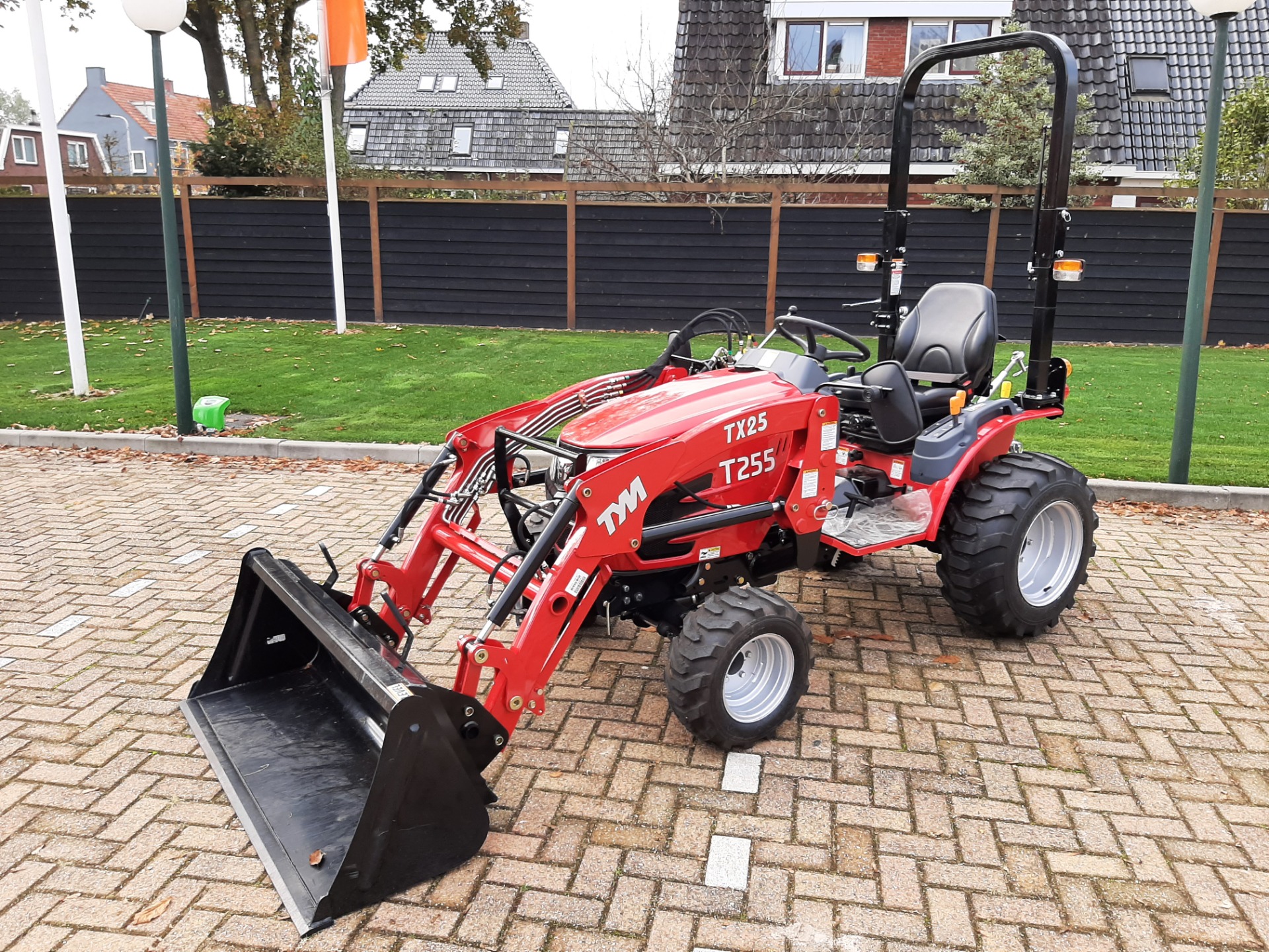 Tym tractor T255-HST (Demo) - Tym - Hooghiemstra Hardegarijp BV - voor ...