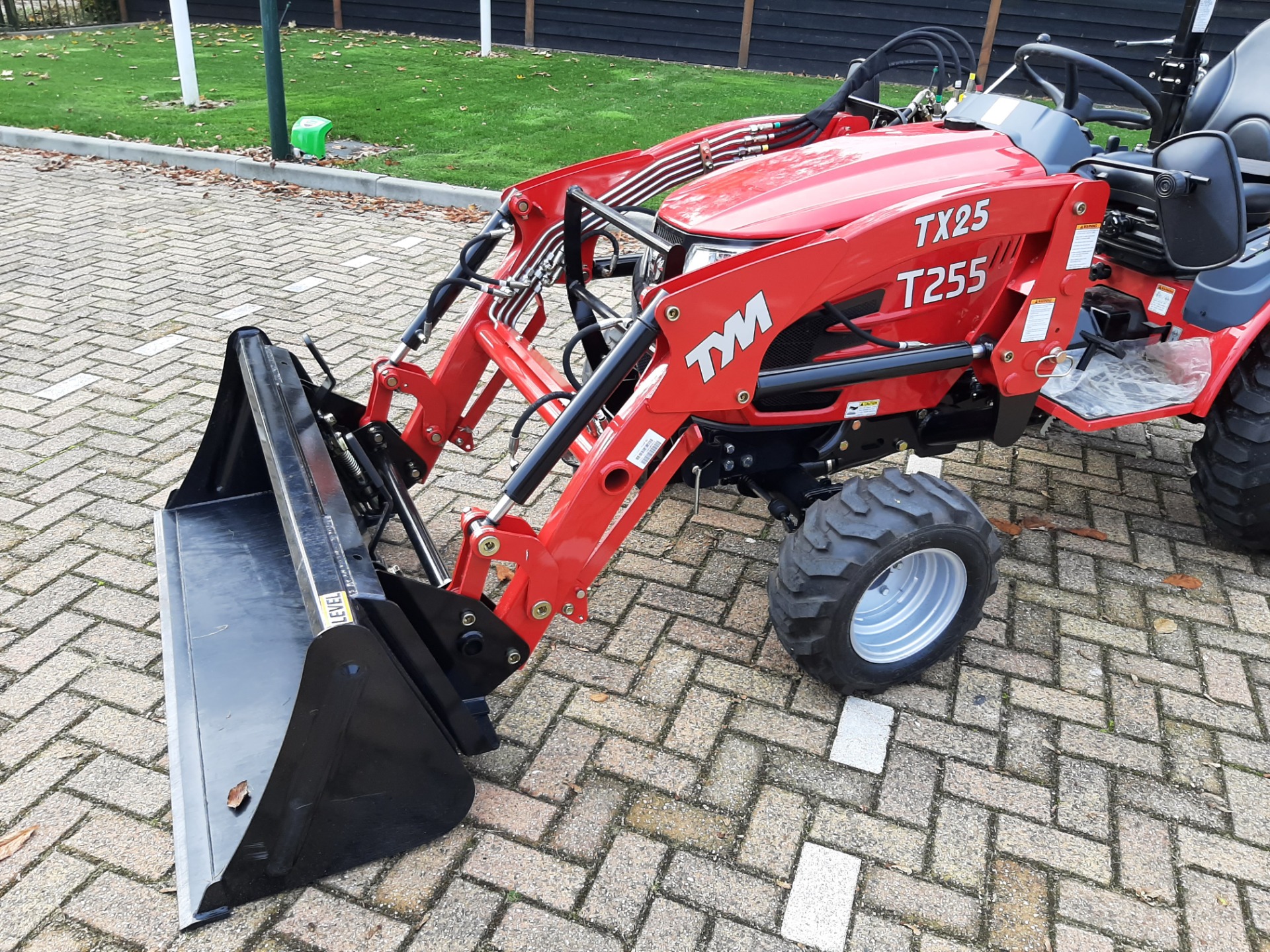Tym tractor T255-HST (Demo) - Tym - Hooghiemstra Hardegarijp BV - voor ...